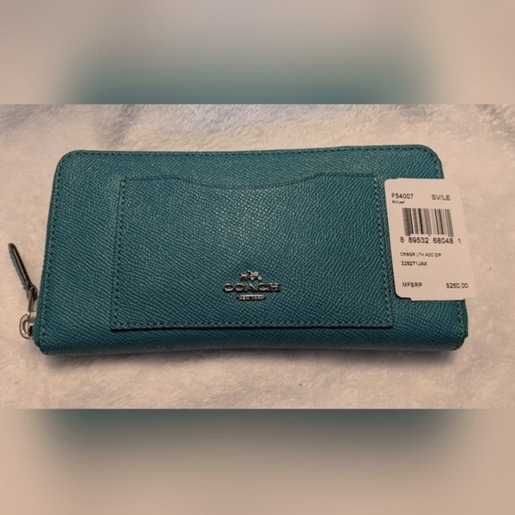 Coach | Bags | Nwt Coach Long Zip Leather Wallet In Leaf | Poshmark